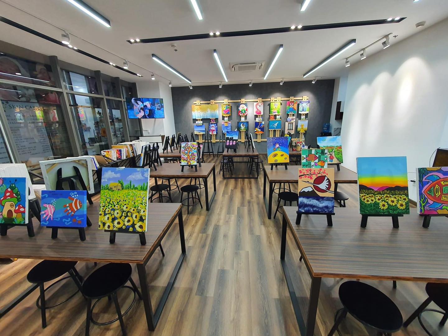 Studio 5 - Legend Art